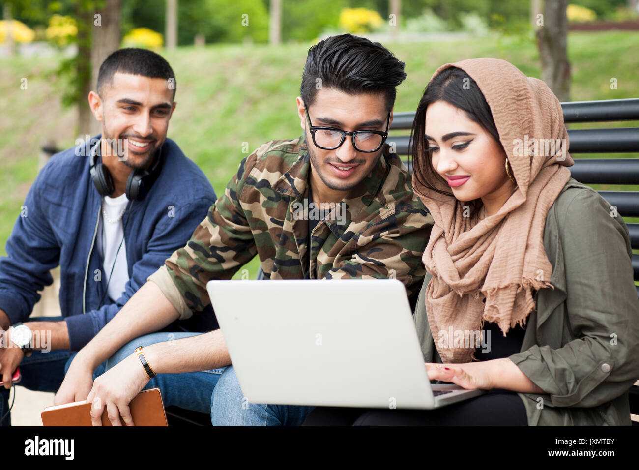 Three friends sitting park hi-res stock photography and images - Alamy