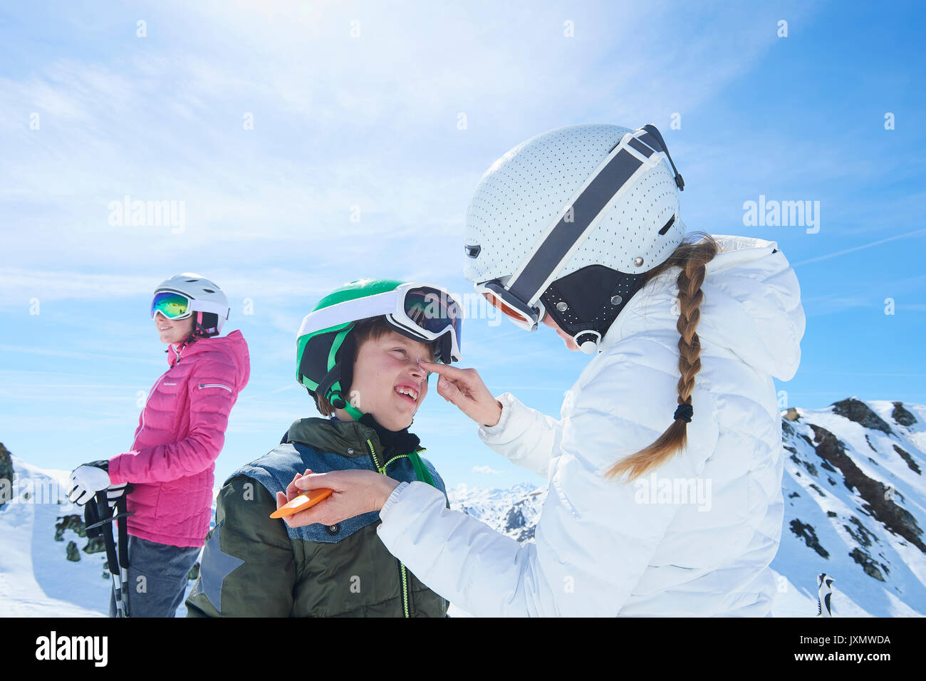 Putting on sunscreen hi-res stock photography and images - Alamy