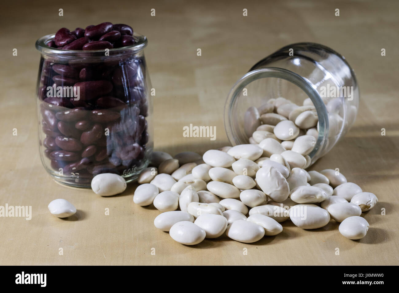White kidney bean in glass jars hi-res stock photography and images - Alamy