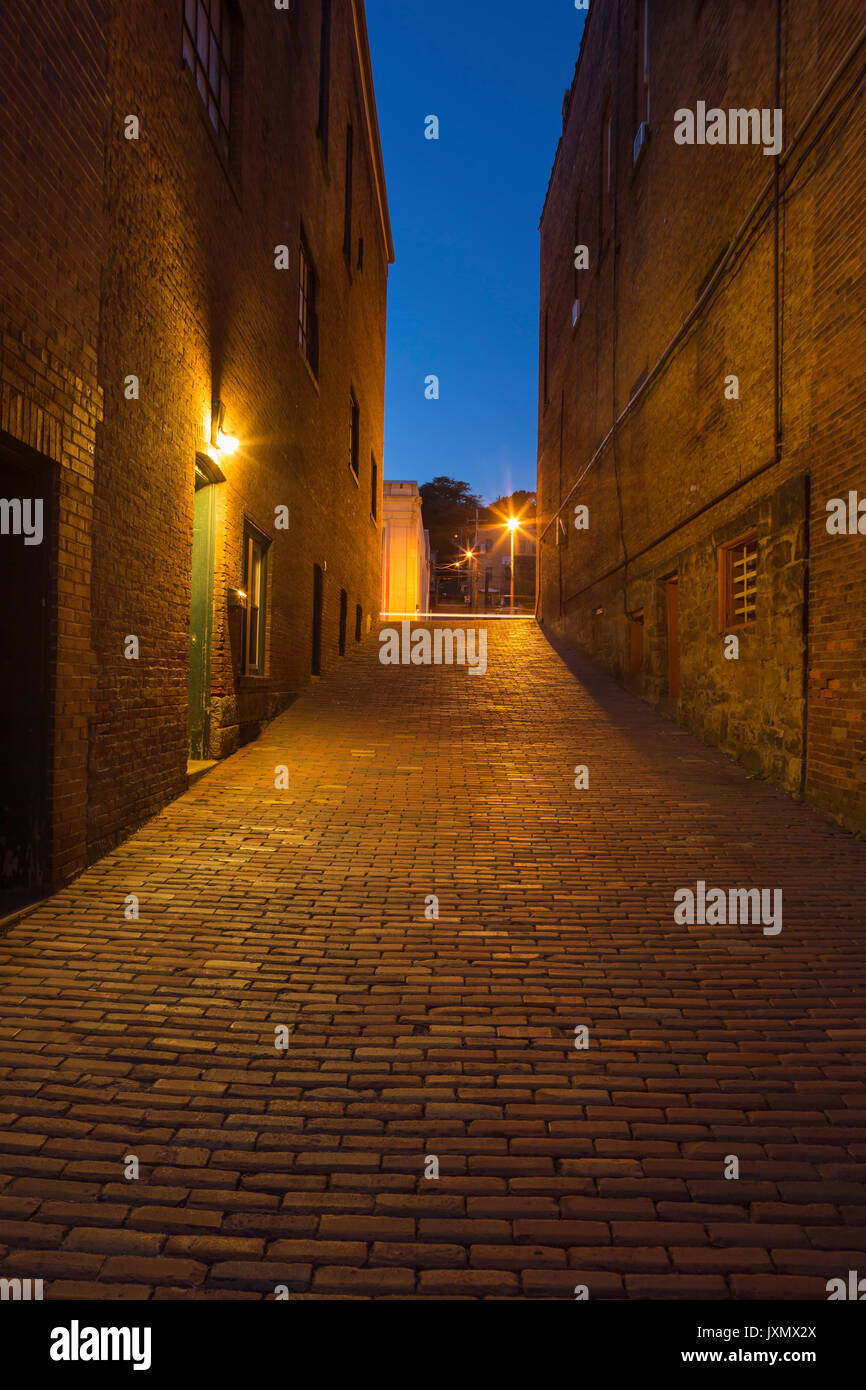 Back alley perspective hi-res stock photography and images - Alamy