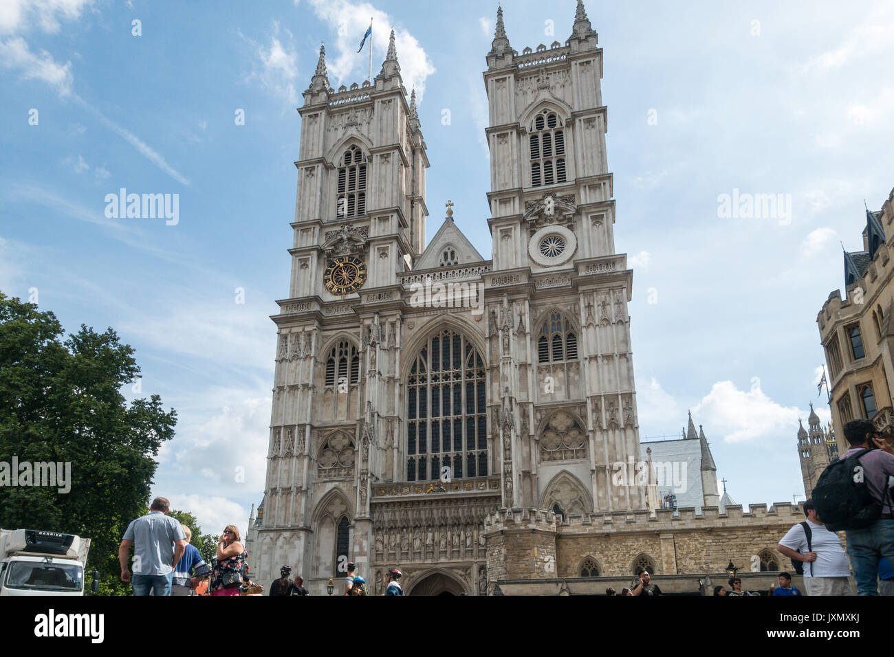 Front view of the entrance to Westminster Abbey from The Sanctuary ...