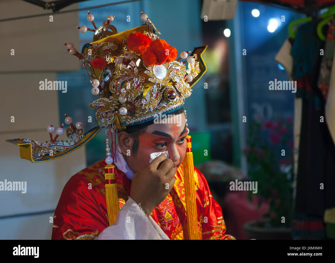 Chinese opera mask hi-res stock photography and images - Alamy