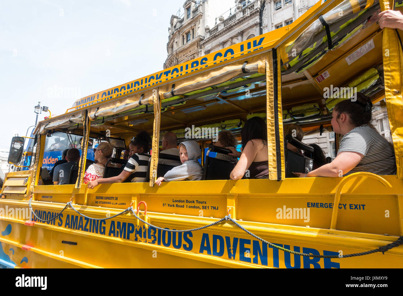 London duck bus hi-res stock photography and images - Alamy