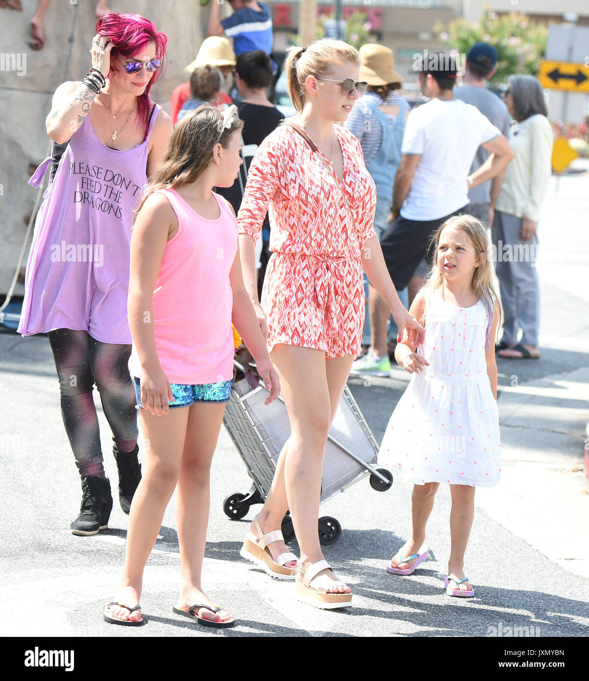 Jodie Sweetin taking her daughters, Zoie and Beatrix, to the Farmers ...