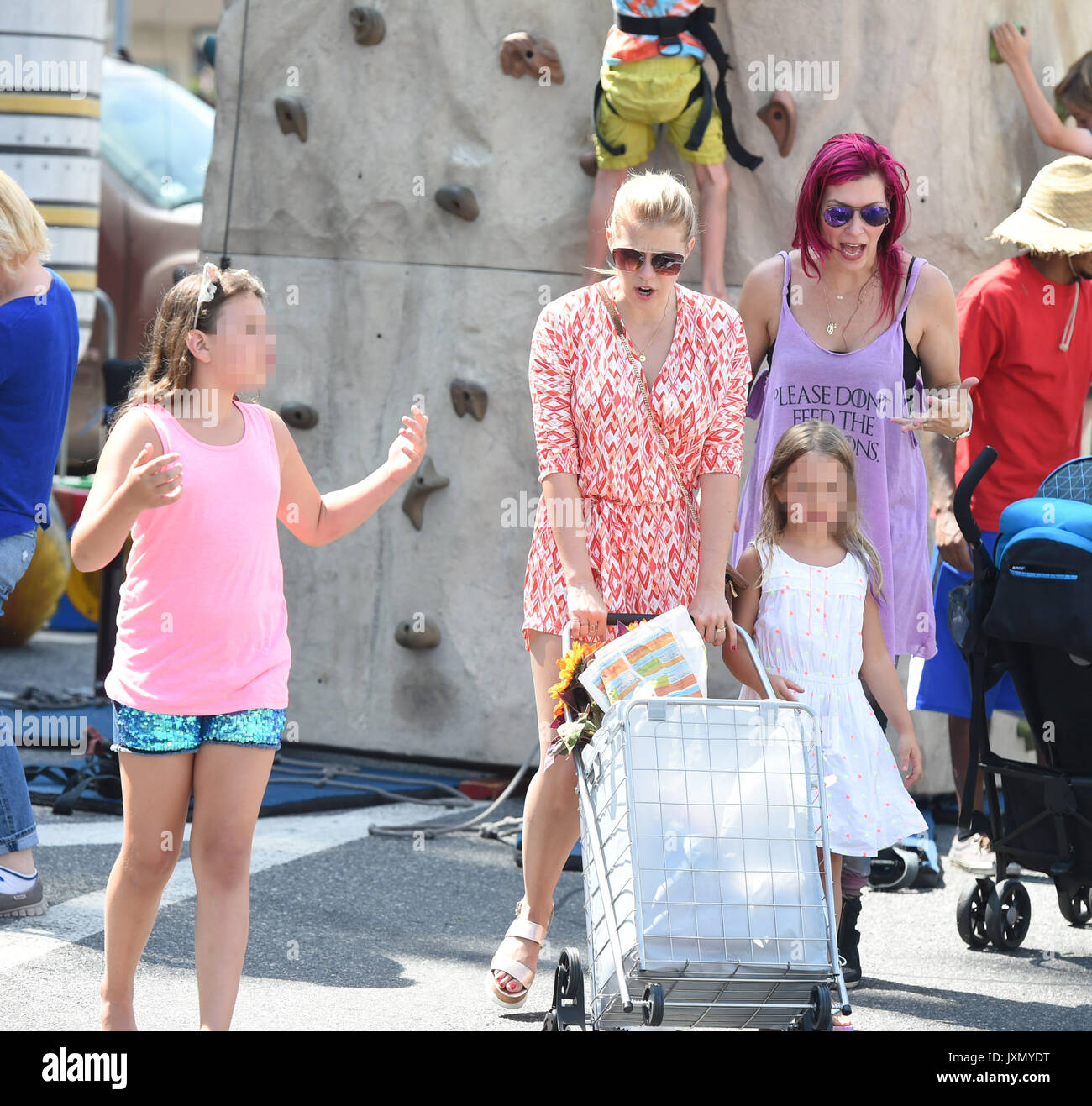 Jodie Sweetin taking her daughters, Zoie and Beatrix, to the Farmers ...