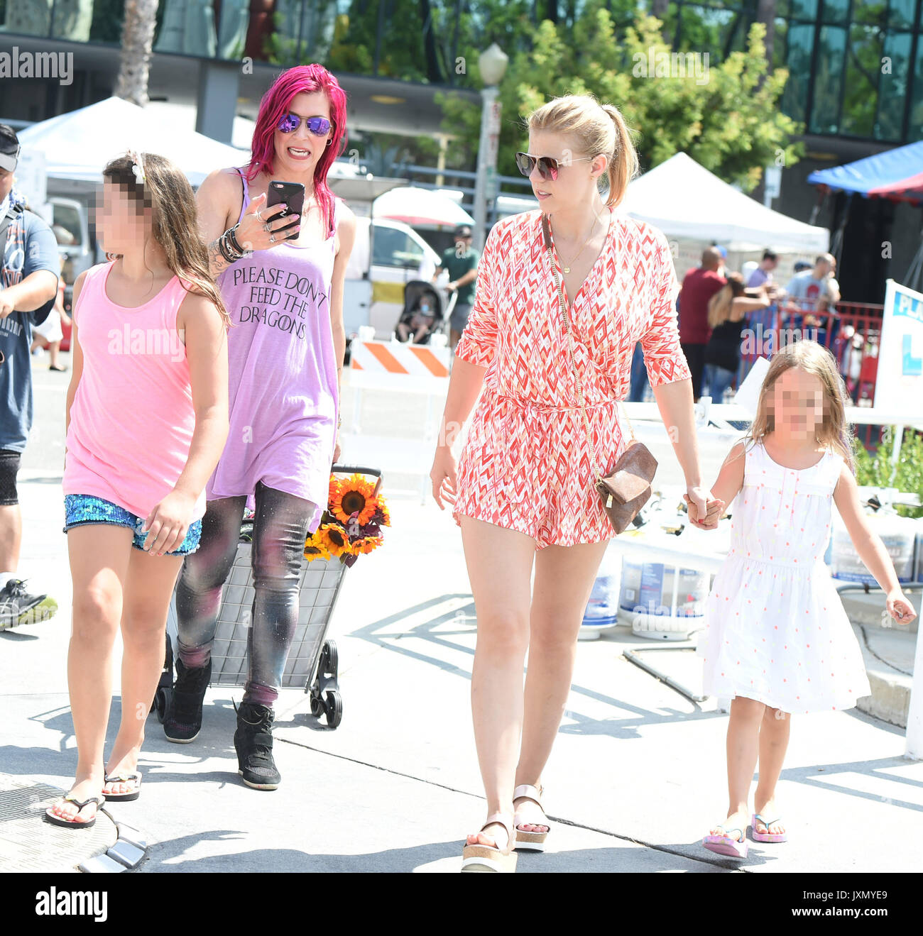 Jodie Sweetin taking her daughters, Zoie and Beatrix, to the Farmers ...