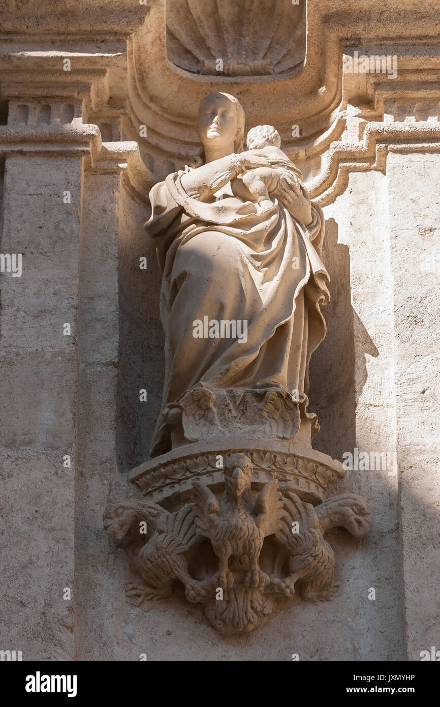 Stone relief sculpture facade hi-res stock photography and images - Alamy