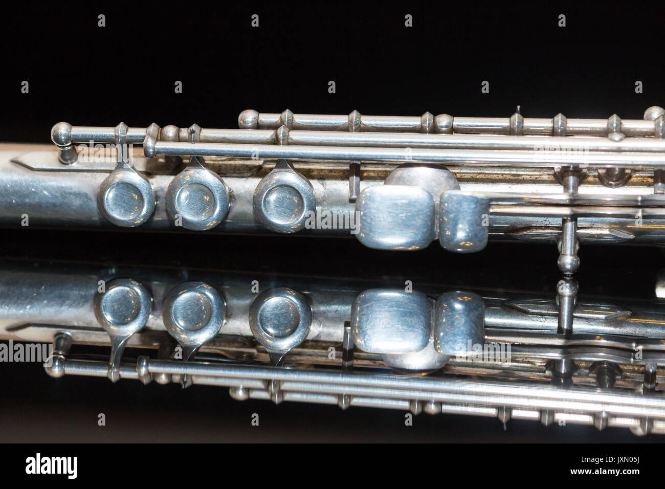 Western concert flute hi-res stock photography and images - Alamy