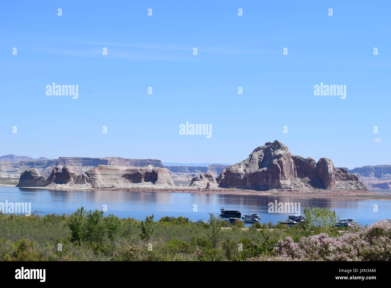 Lake powell and glen canyon and boat hi-res stock photography and ...