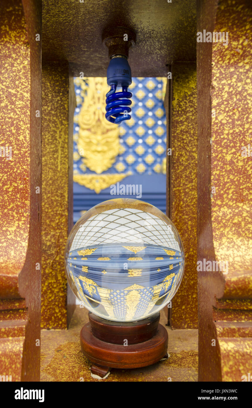 Wat Rong Sear Tean, Glass ball shows background behind it upsidedown at ...