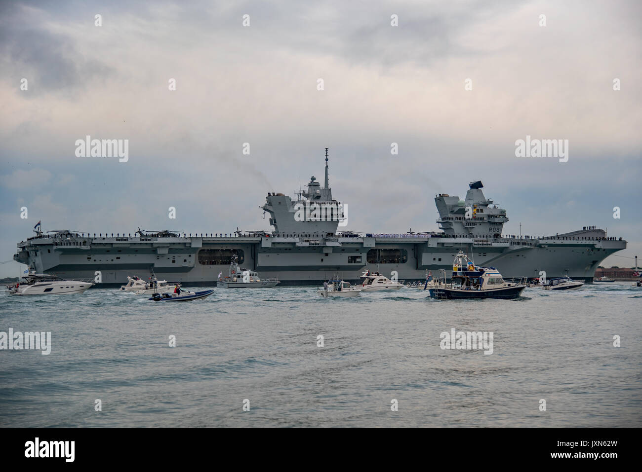The British Royal Navy Aircraft Carrier, HMS Queen Elizabeth (R08 ...