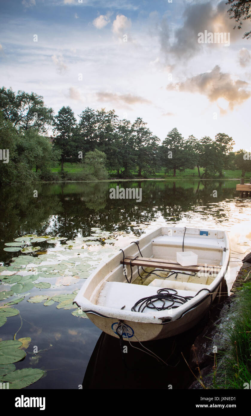 Sunset row boat hi-res stock photography and images - Alamy