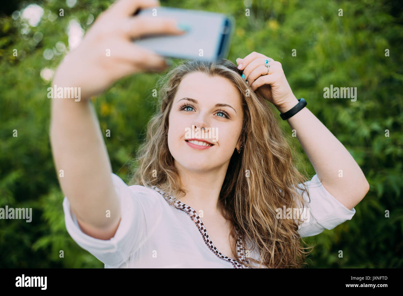 Beautiful blonde girl taking selfie hi-res stock photography and images ...