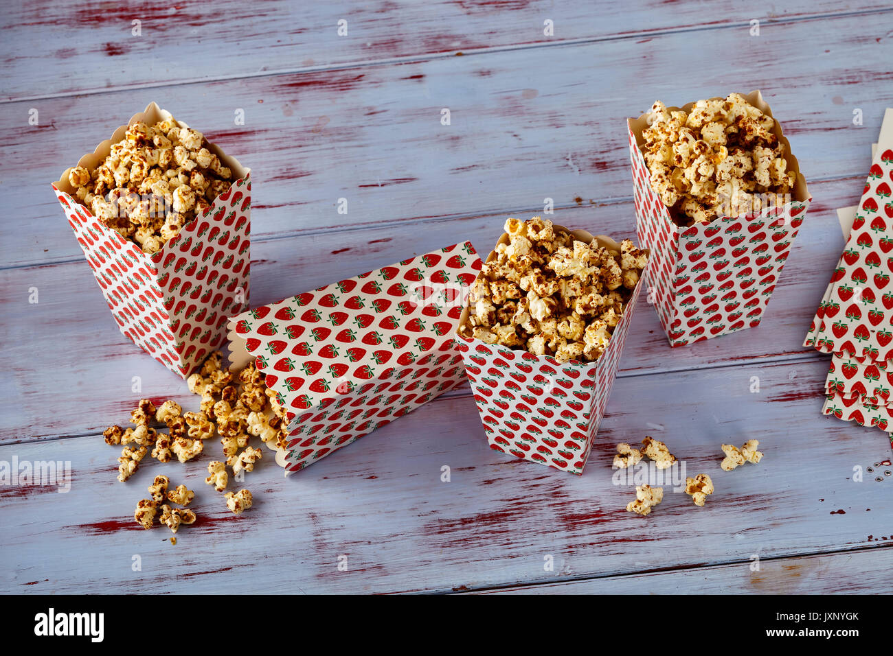 Individual cartons popcorn hi-res stock photography and images - Alamy
