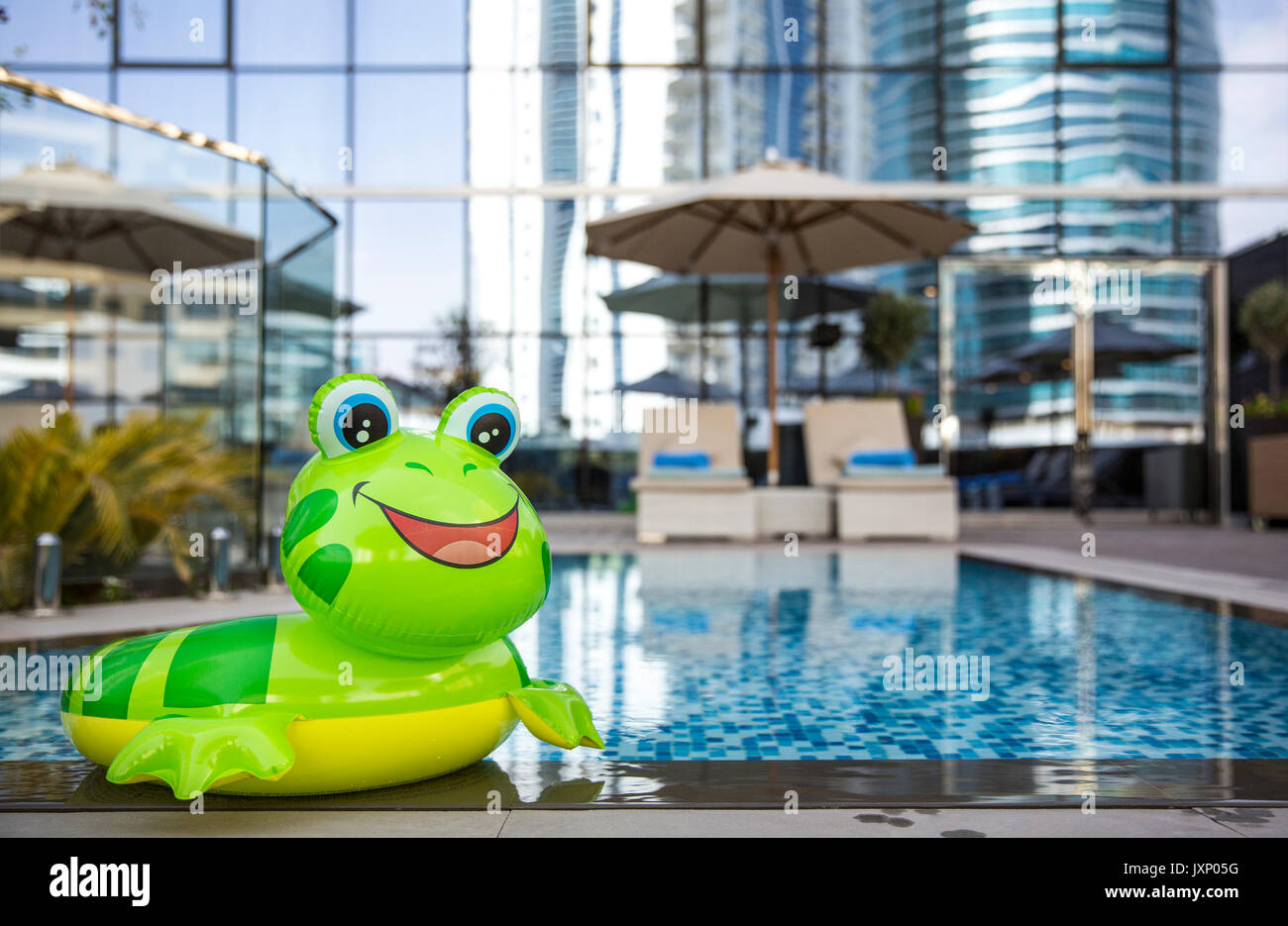 Swimming pool with frog hi-res stock photography and images - Alamy