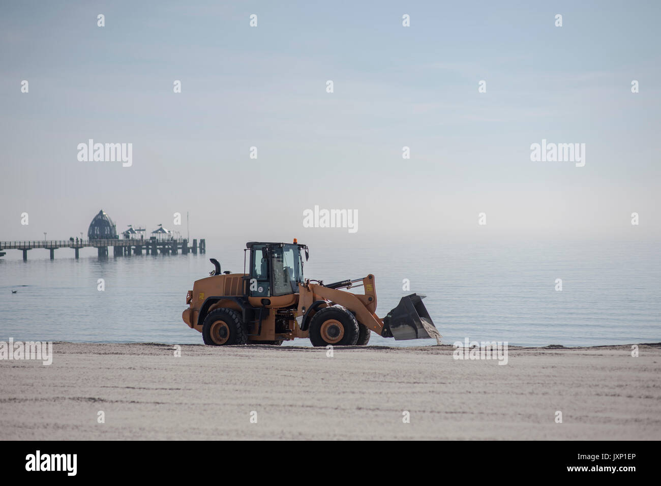Construction vehicle beach hi-res stock photography and images - Alamy