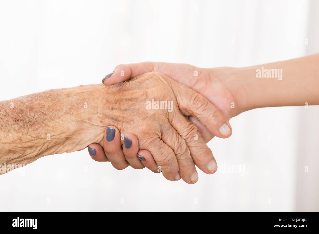 Elderly hospital patient hand hi-res stock photography and images - Alamy
