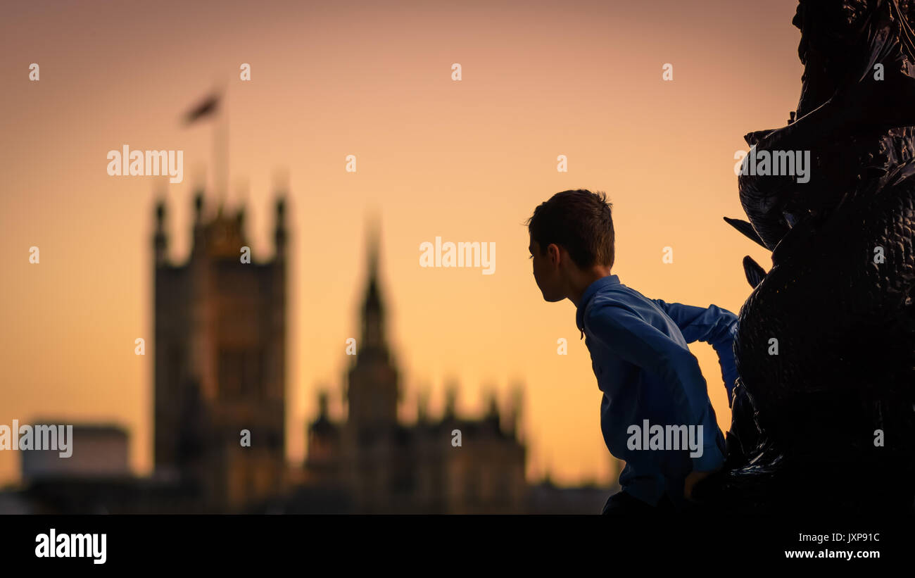 Climbing lamp post hi-res stock photography and images - Alamy