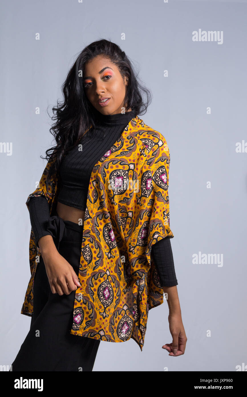 Stylish woman poses for the photo. Inclined arms. Afrodescendant woman ...