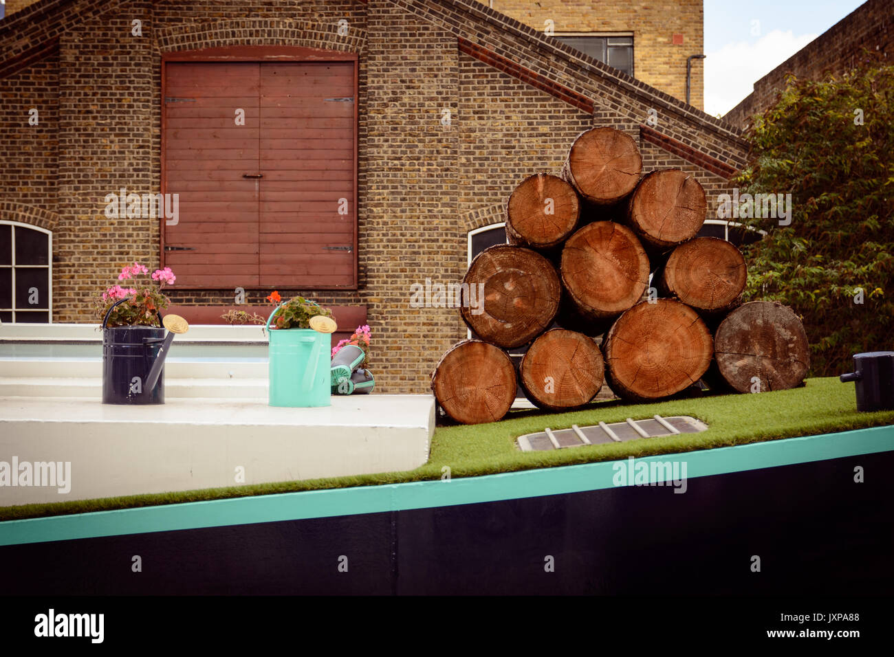Log boat hi-res stock photography and images - Alamy