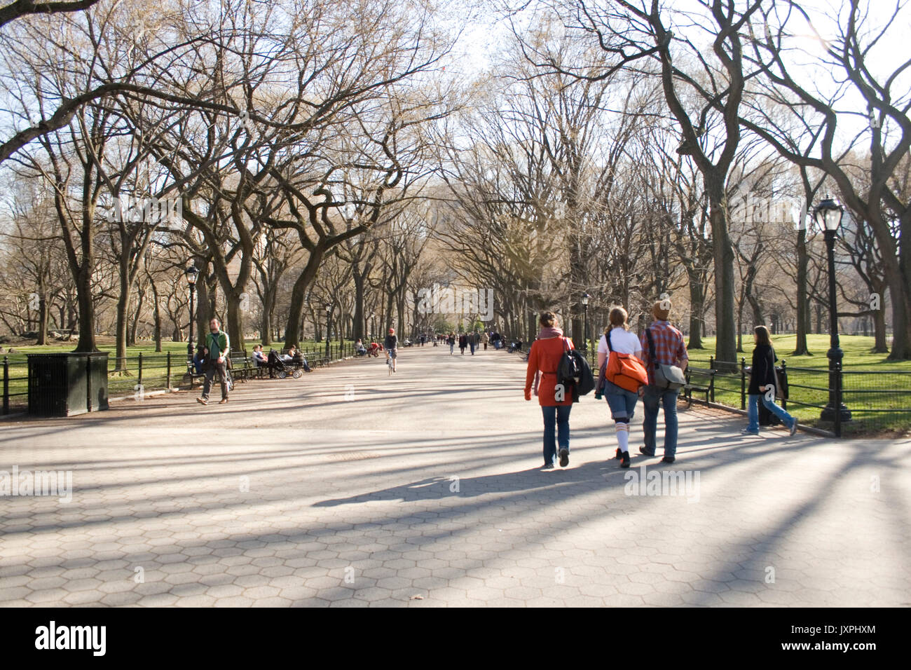 Pedestrians walking through Central Park in Manhattan, NY Stock Photo ...