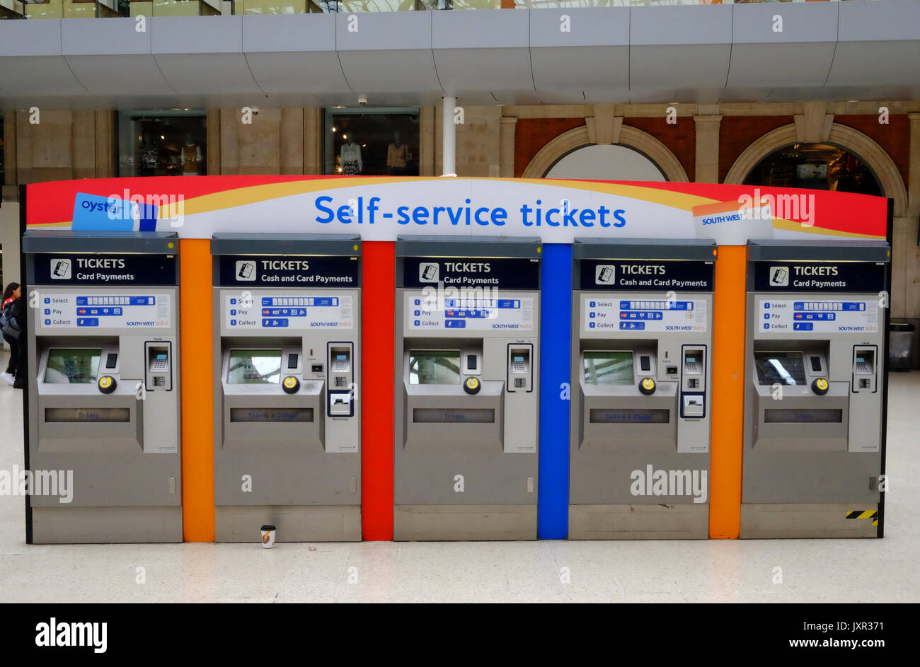 Self service ticket machines waterloo station hi-res stock photography ...