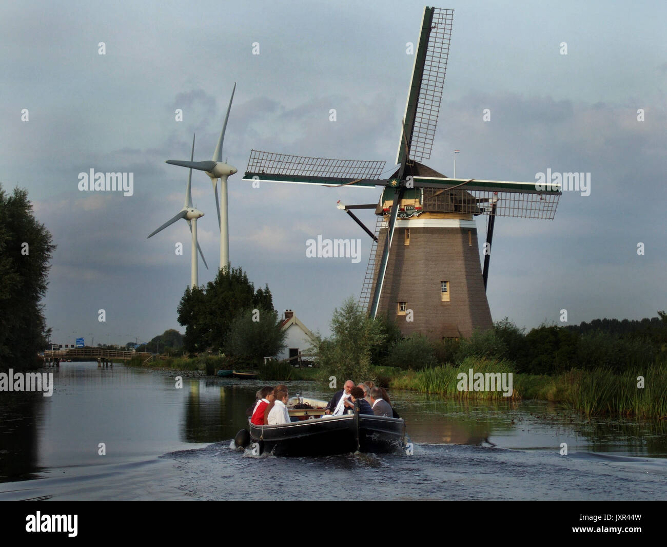 Convert the kinetic energy of wind into mechanical or electrical hi-res ...