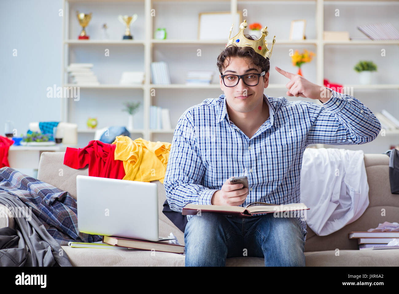 Student room party mess hi-res stock photography and images - Alamy