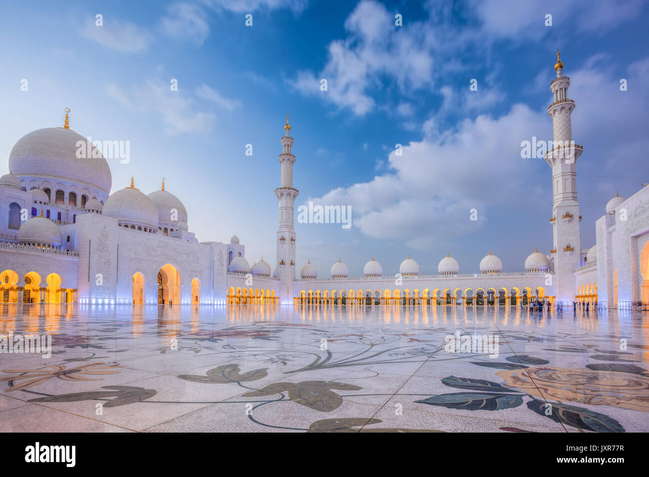 Sheikh Zayed Grand Mosque Skyline High Resolution Stock Photography and ...