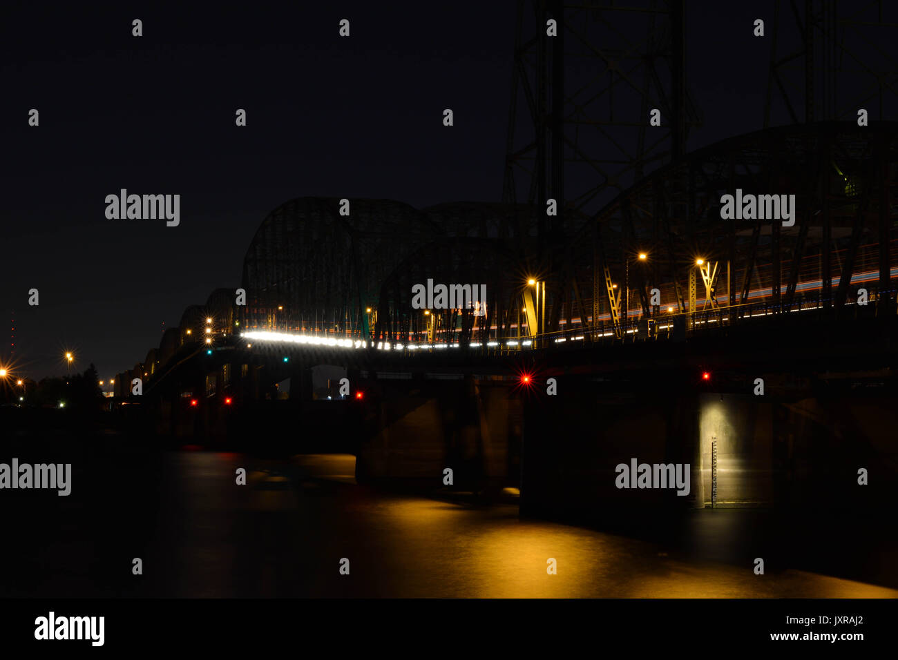 Bridge night sky hi-res stock photography and images - Alamy