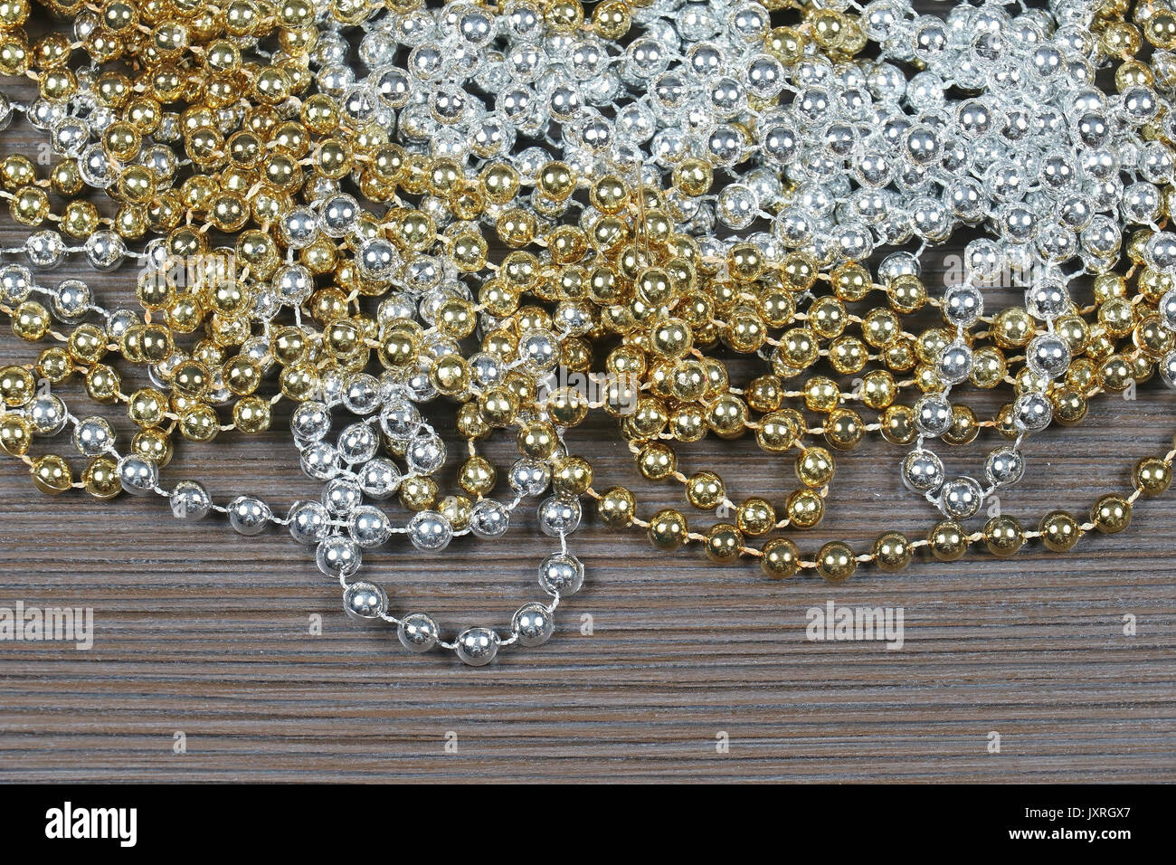 Pile of shiny gold and silver pearl necklaces Stock Photo - Alamy