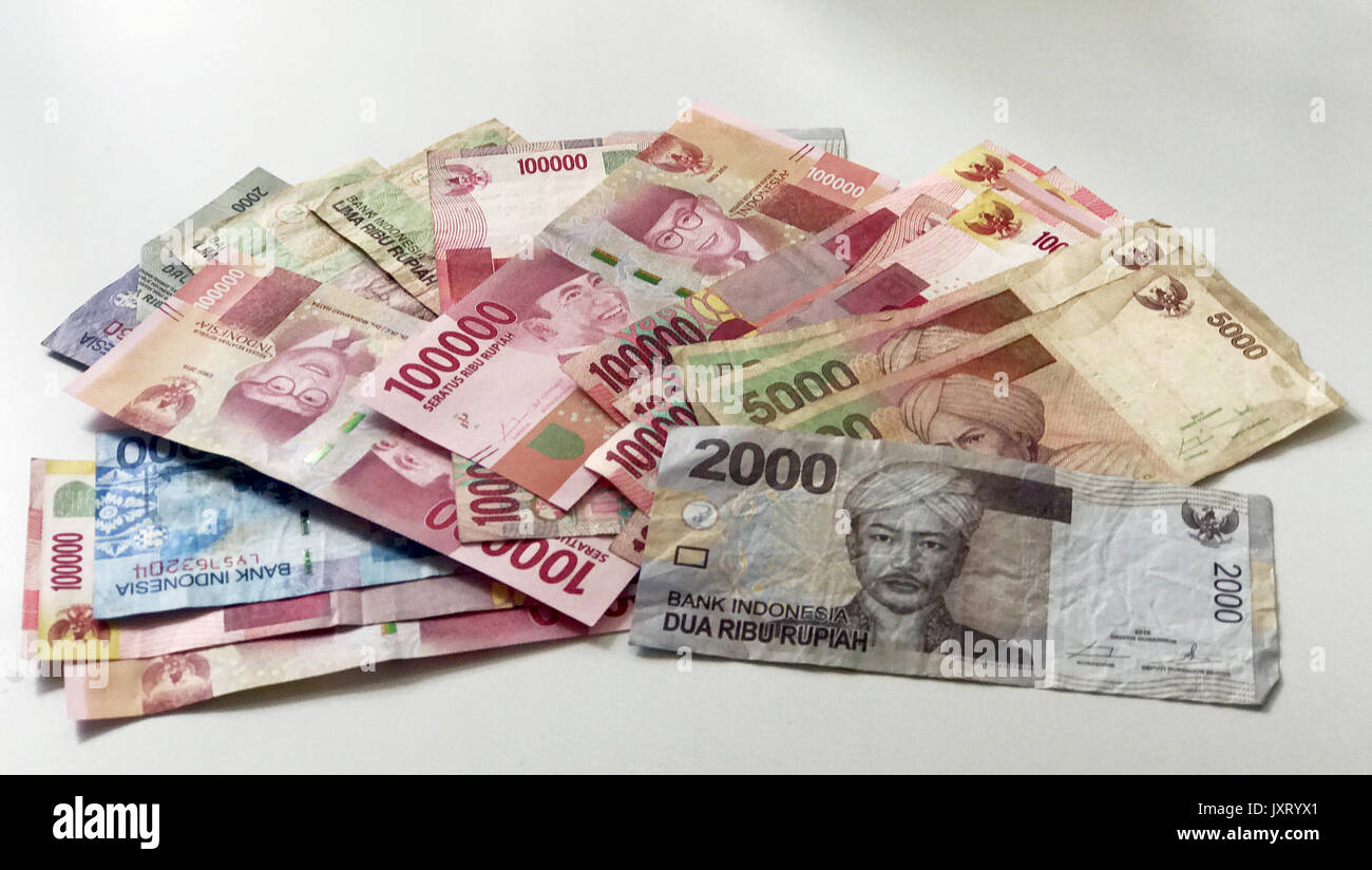 Jakarta, Indonesia. 15th Aug, 2017. Picture of bills of Indonesian ...