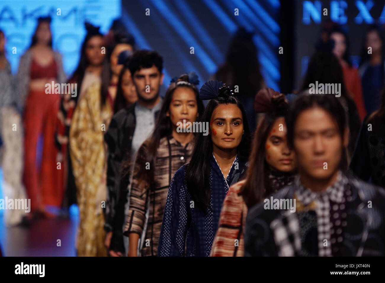 Models rampwalk hi-res stock photography and images - Alamy