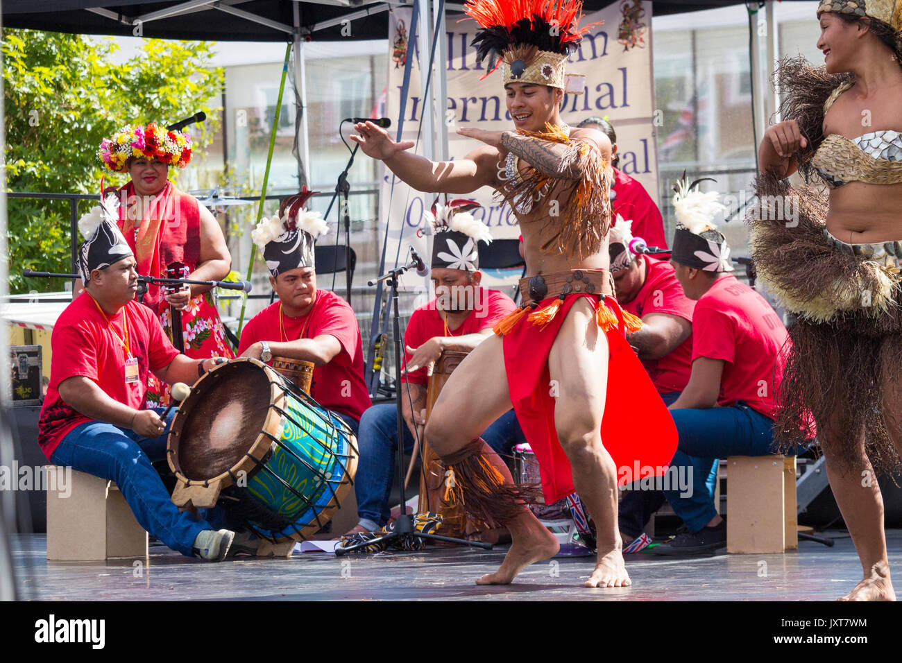 Traditional tahitian costume hi-res stock photography and images - Alamy