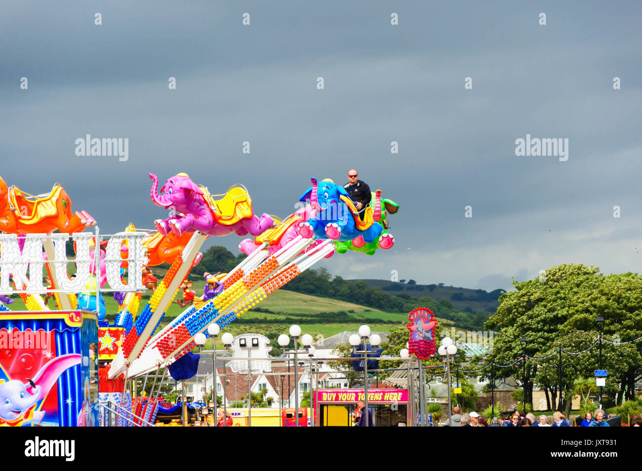 Largs, Scotland, UK. 17th August, 2017. UK Weather: People enjoying the ...