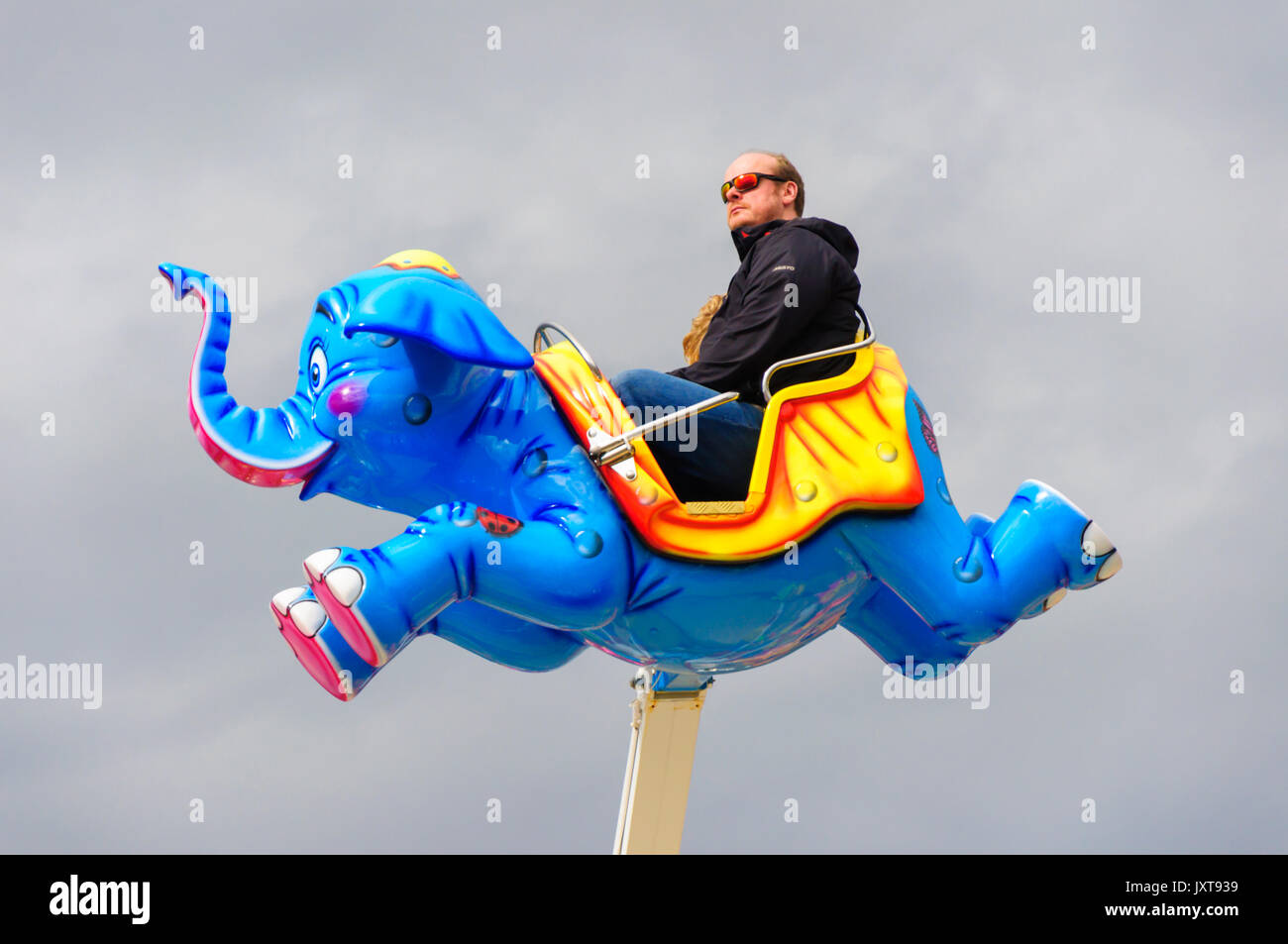 Flying elephant ride hi-res stock photography and images - Alamy