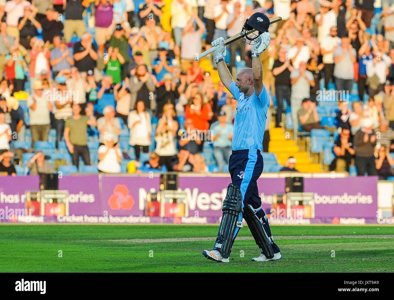 Vikings salutes crowd hi-res stock photography and images - Alamy