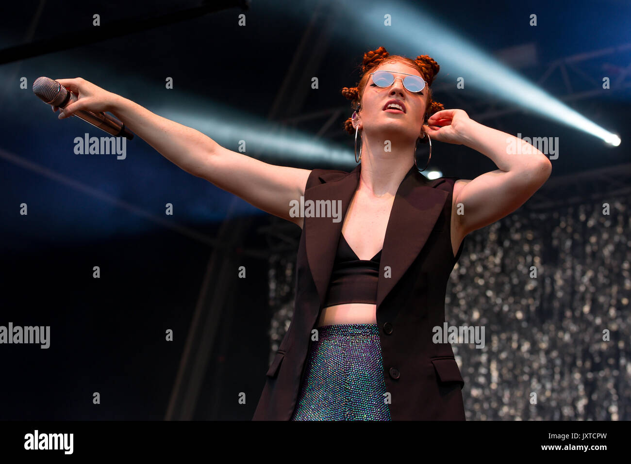 Jess glynne hi-res stock photography and images - Alamy