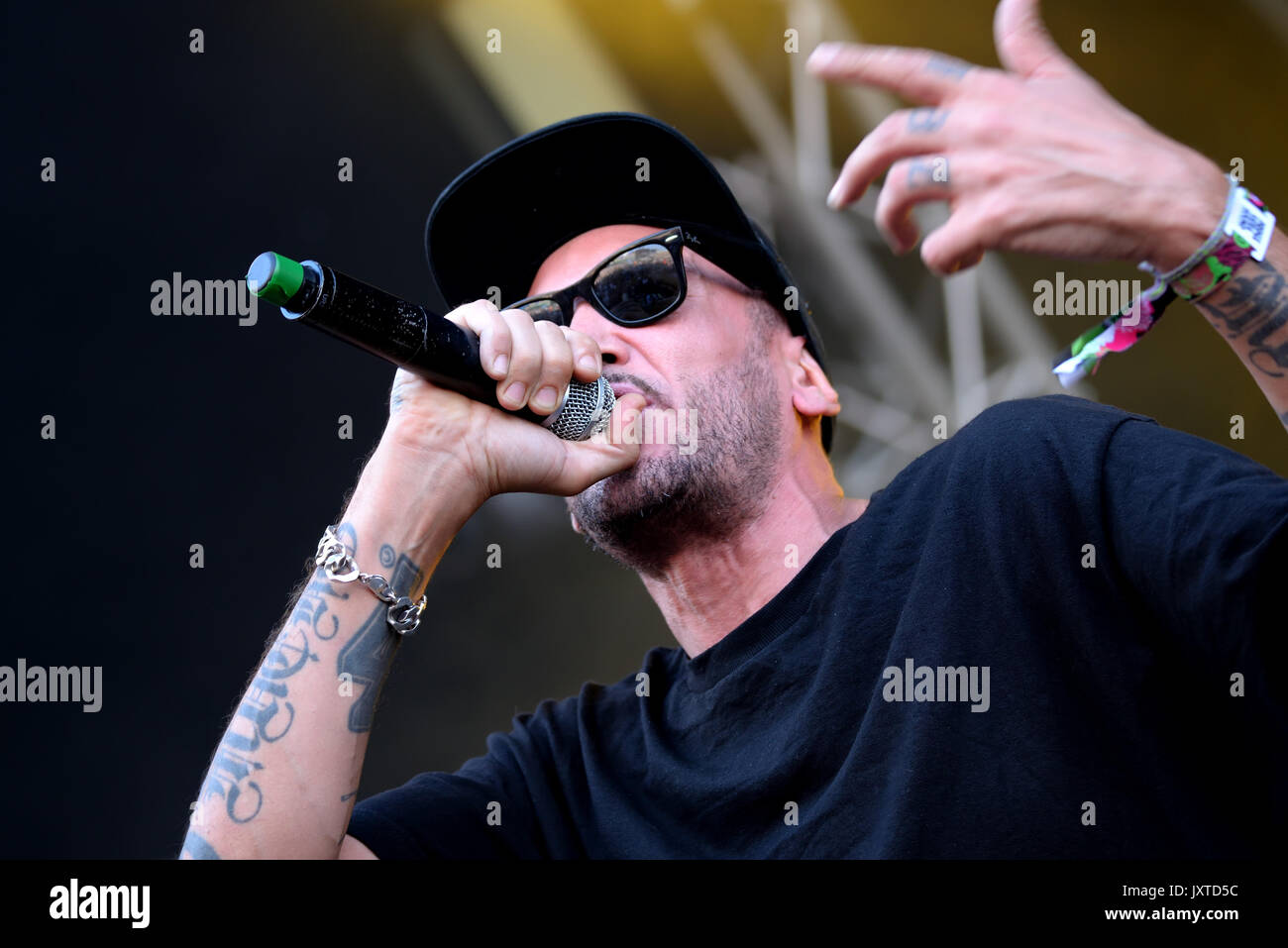 BARCELONA - MAY 31: 7 Notas 7 Colores (spanish rap music band) perform ...