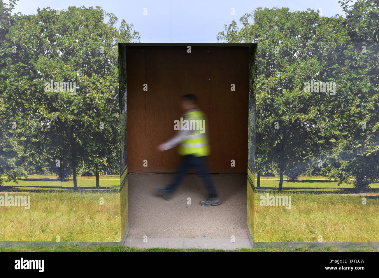 Construction site hoarding hi-res stock photography and images - Alamy