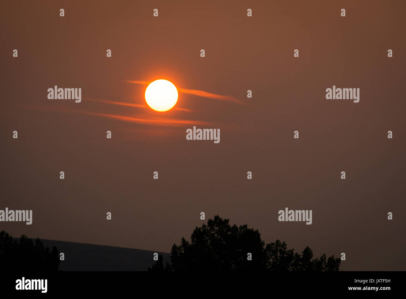 Red sun phenomenon hi-res stock photography and images - Alamy