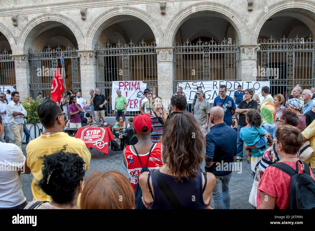 Rome, Italy. 16th Aug, 2017. Families (60 households), Italian and ...