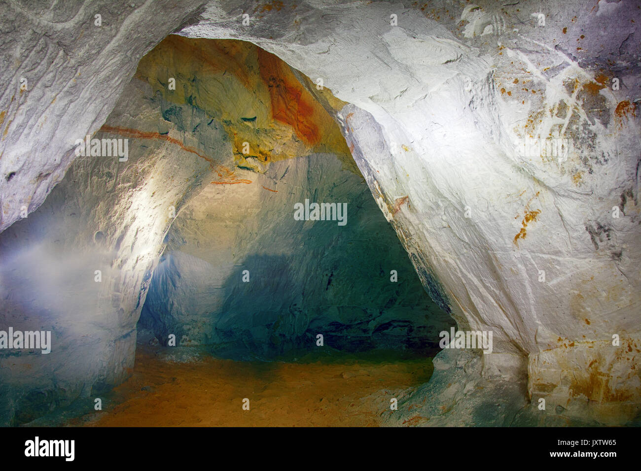 Silo cave hi-res stock photography and images - Alamy
