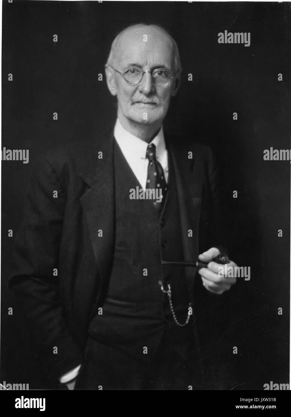 Harry Fielding Reid, Portrait photograph, Standing, Hips up, Full face ...