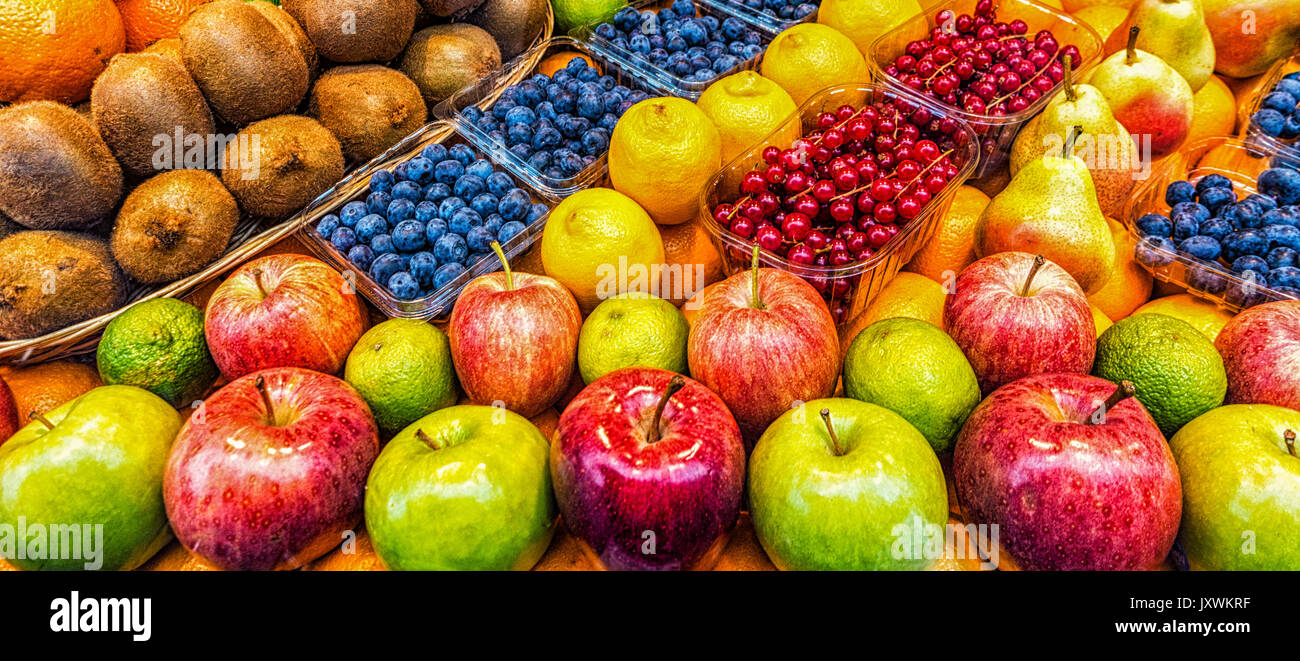 Apples and fruits at a market Stock Photo - Alamy