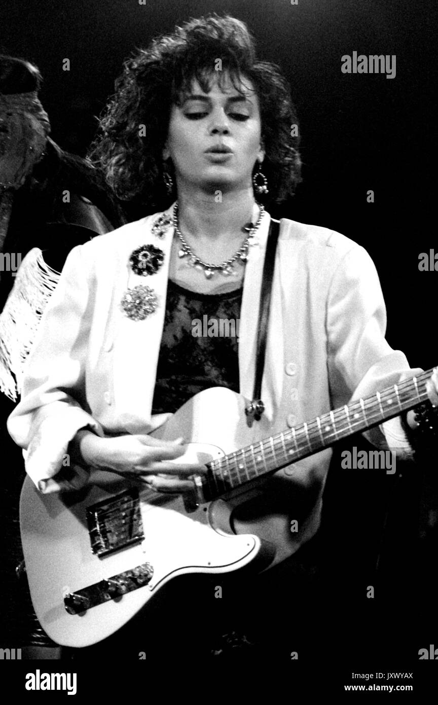 Susanna hoffs hi-res stock photography and images - Alamy