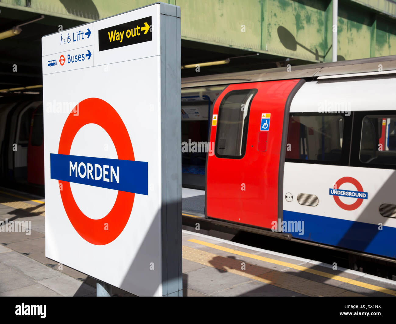 Morden tube station hi-res stock photography and images - Alamy