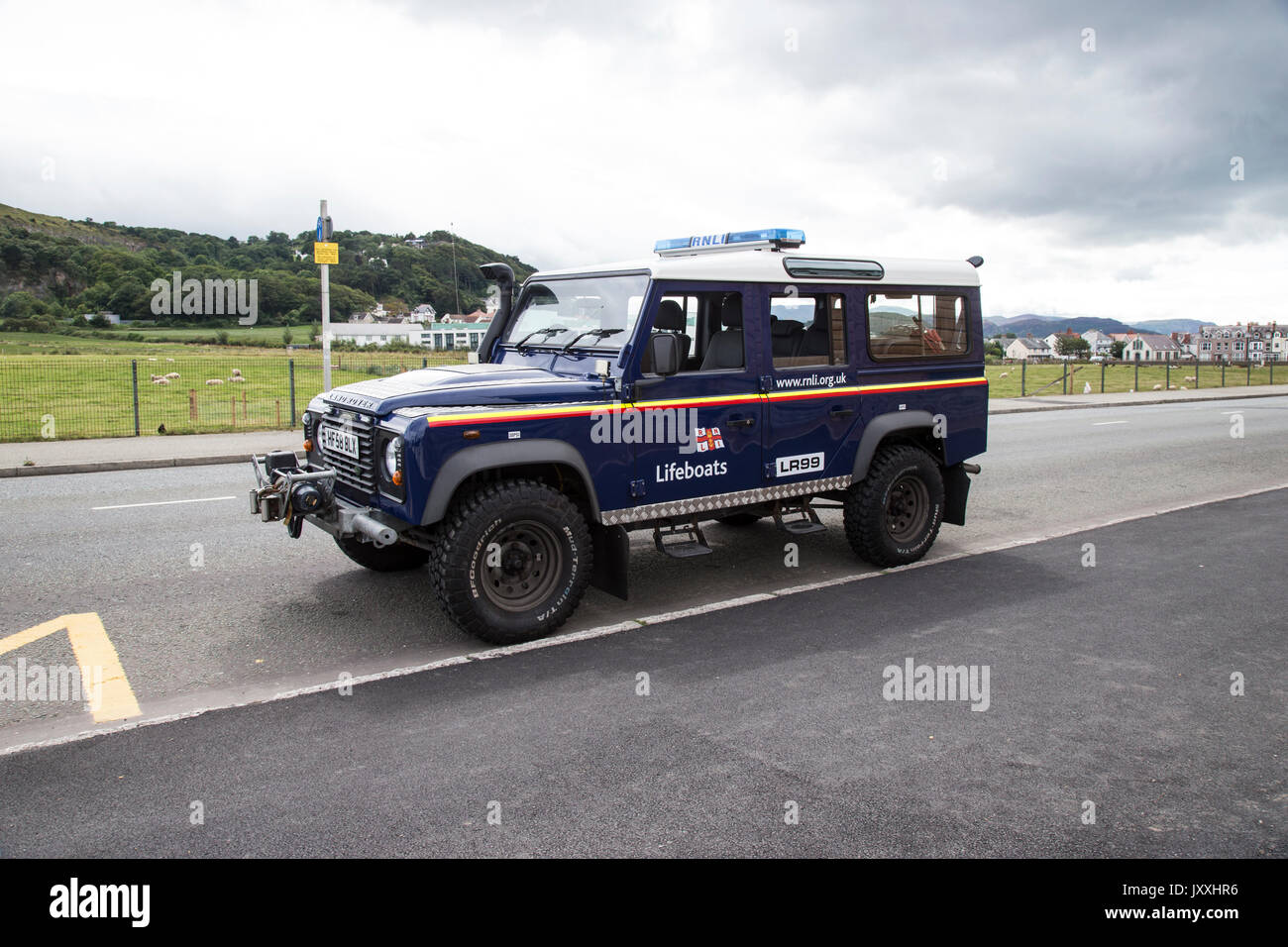 Rnli land rover support vehicle hi-res stock photography and images - Alamy