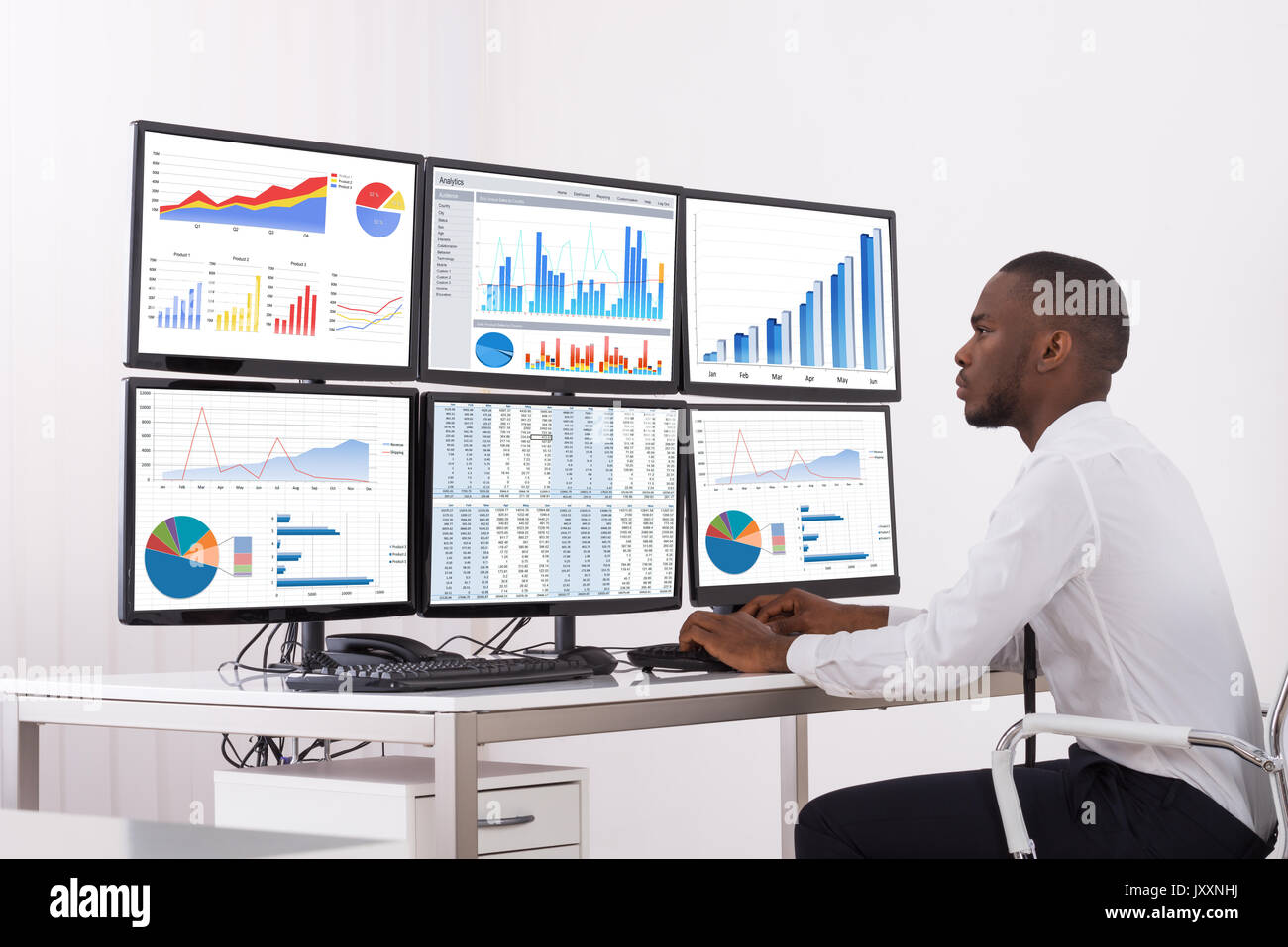 Market share graph hi-res stock photography and images - Alamy