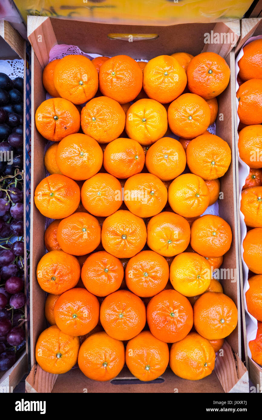 Oranges displayed in box at market Stock Photo - Alamy